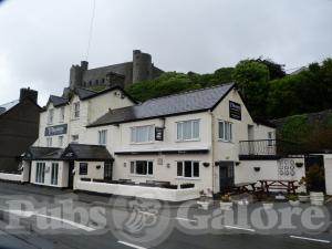 Y Branwen in Harlech : Pubs Galore