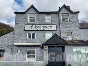 Y Branwen in Harlech : Pubs Galore
