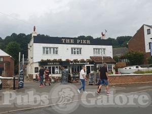 The Pier in Lower Upnor (near Rochester) : Pubs Galore