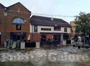 The M Bar in Horsham : Pubs Galore