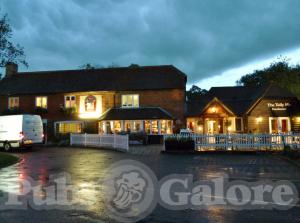 The Tally Ho in Eversley (near Hook) : Pubs Galore