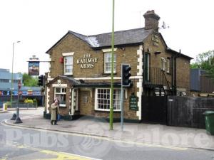 Railway Arms in Bushey Arches, Watford : Pubs Galore