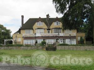 Tattenham Corner in Epsom Downs (near Epsom) : Pubs Galore