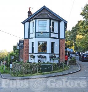 The Fox in Sharpthorne (near East Grinstead) : Pubs Galore
