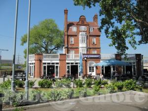 Fox @ Connaught in Royal Docks, E16 : Pubs Galore
