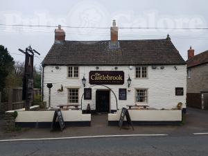 The Castlebrook in Compton Dundon (near Somerton) : Pubs Galore