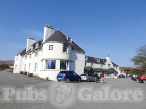 Sligachan Hotel (Seumas' Bar) in Sligachan (near Isle of Skye Villages ...