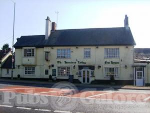 Hunters Lodge Inn in Raymonds Hill (near Axminster) : Pubs Galore