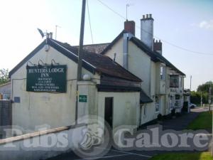 Hunters Lodge Inn in Raymonds Hill (near Axminster) : Pubs Galore