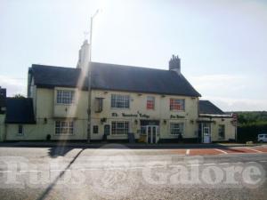 Hunters Lodge Inn in Raymonds Hill (near Axminster) : Pubs Galore