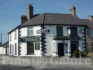 Y Groeslon Hotel in Brynsiencyn (near Llanfairpwllgwyngyll) : Pubs Galore