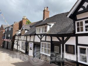 DV8 in Congleton : Pubs Galore