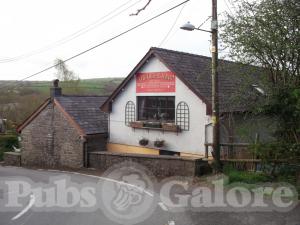 The Gilfach Inn in Mydroilyn (near Lampeter) : Pubs Galore