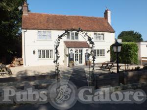 Langley Hall Inn in Beedon (near Newbury) : Pubs Galore