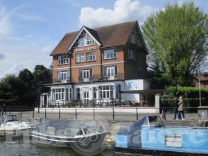 River Bar in Maidenhead : Pubs Galore