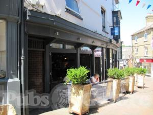 The Coast in Cowes : Pubs Galore