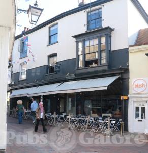 The Coast in Cowes : Pubs Galore