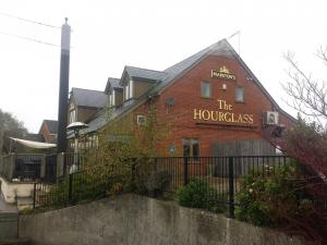 The Hourglass in Northfields (near Devizes) : Pubs Galore
