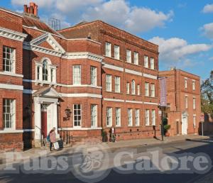Greyfriars Hotel in Colchester : Pubs Galore