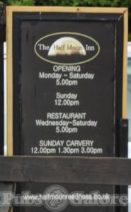 The Half Moon Inn in Reedness (near Goole) : Pubs Galore
