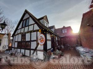 BCM in Evesham : Pubs Galore