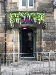 Kick Ass in Edinburgh : Pubs Galore