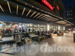 Central Bay in Media City (near Salford) : Pubs Galore